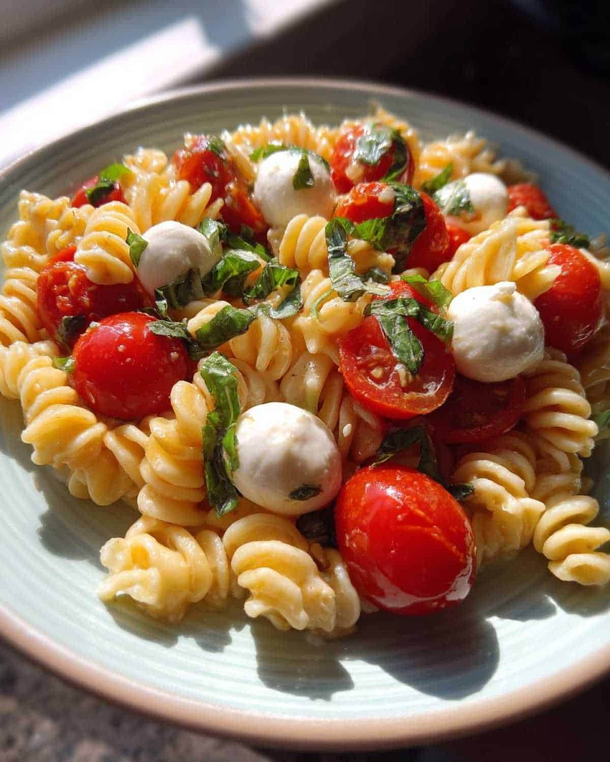 Amazing Easy Caprese Pasta for 2 kids - childrecipe.com